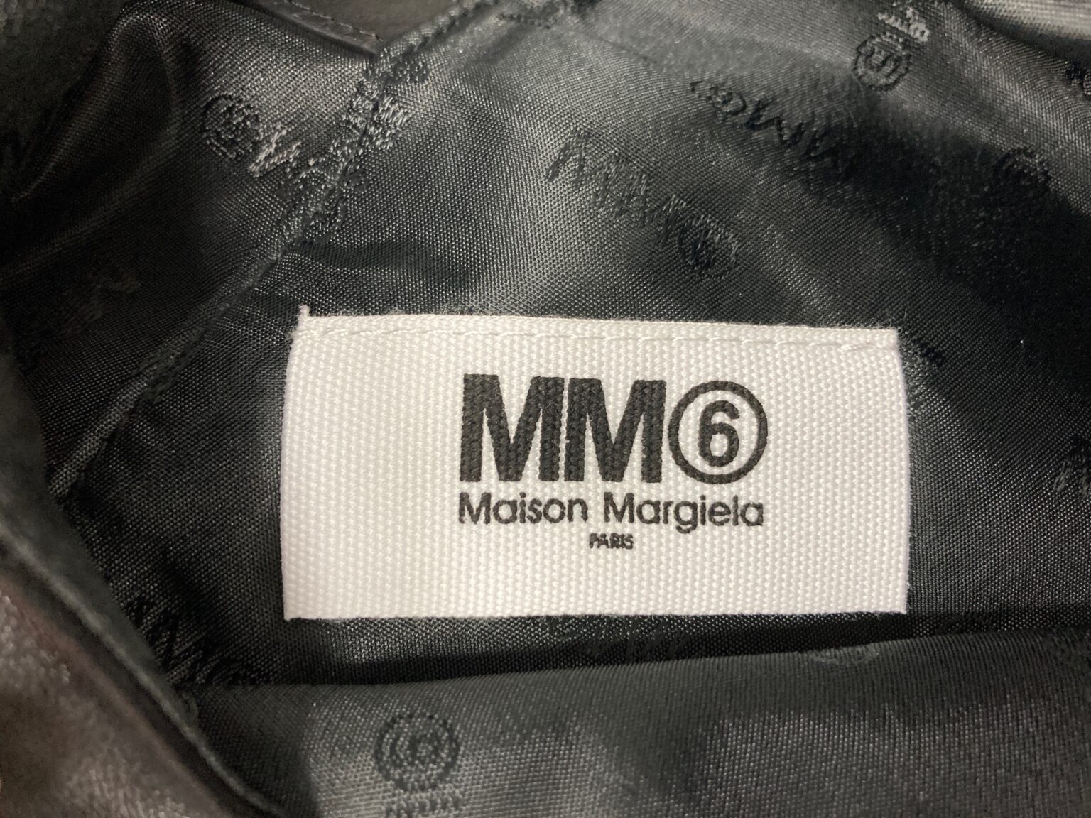 MM6のバッグの偽物の見分け方は？中古や通販での購入はここに注目！ | LaboLog